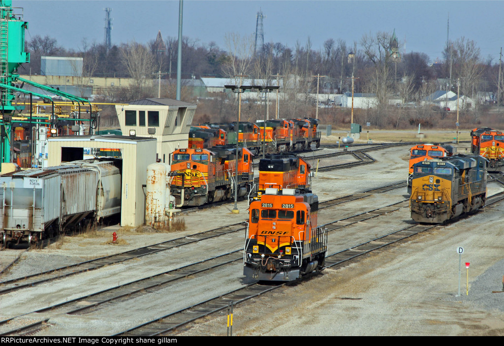 BNSF 2815 Sits with Alot of power.